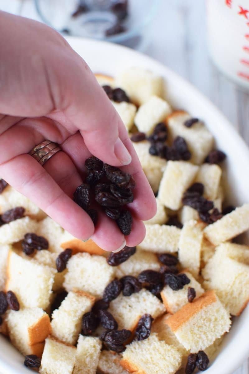 Classic Southern Bread Pudding Recipe with Cinnamon and Raisins