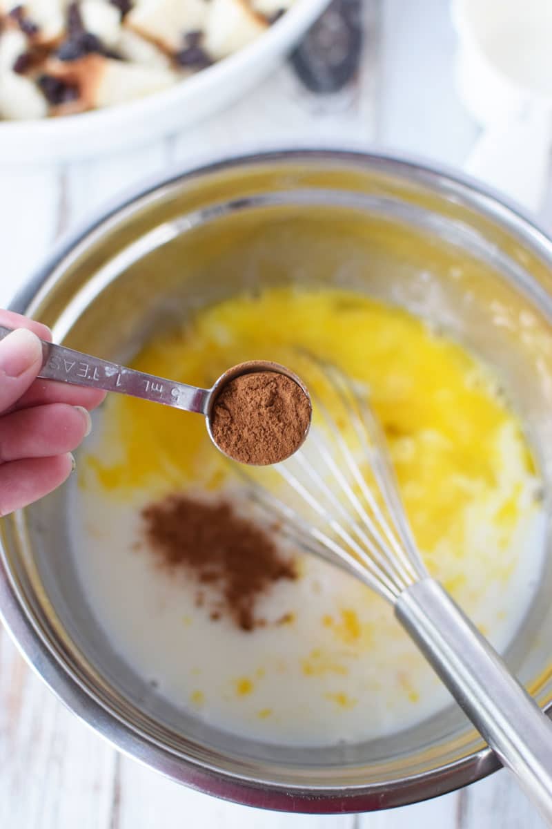 Classic Southern Bread Pudding Recipe with Cinnamon and Raisins