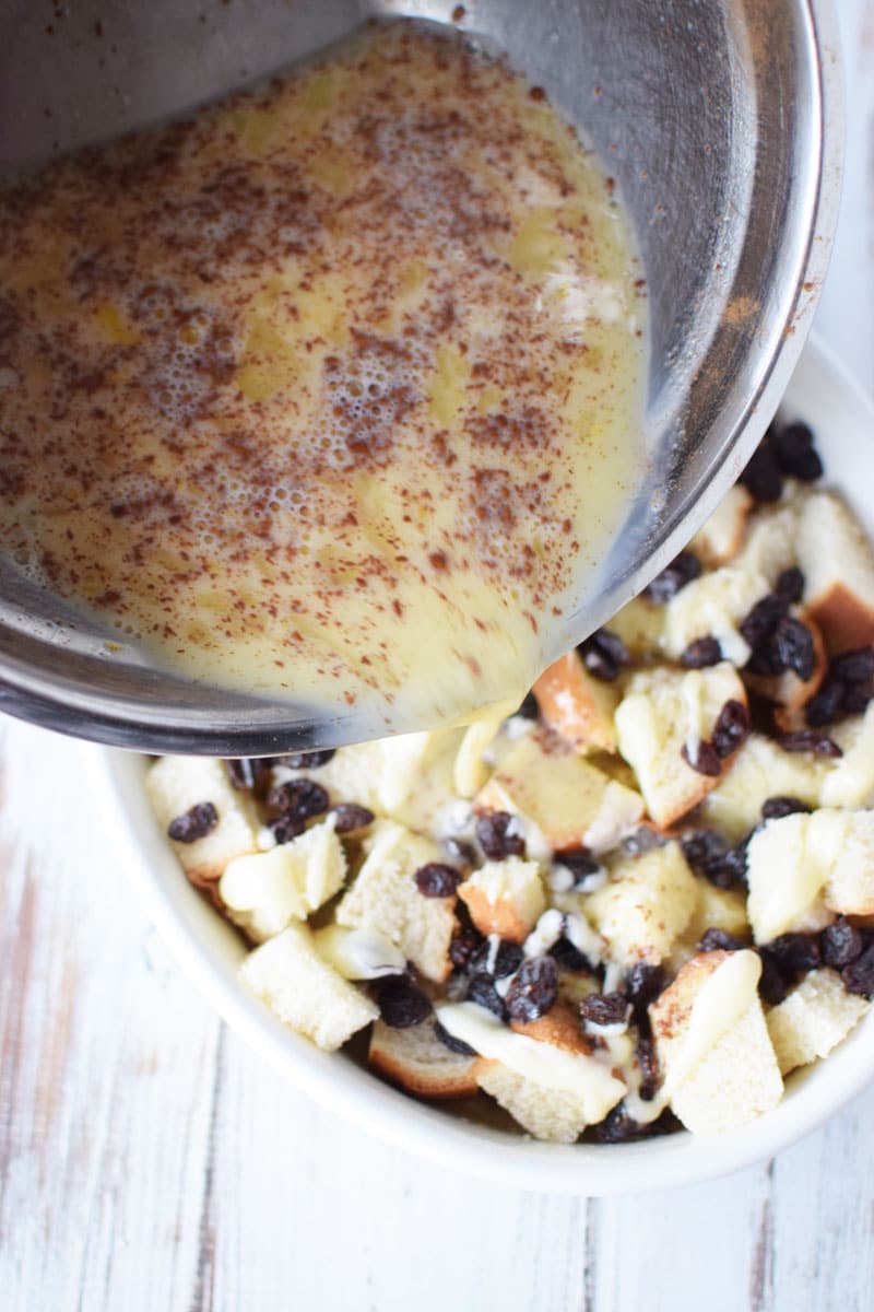 Classic Southern Bread Pudding Recipe with Cinnamon and Raisins