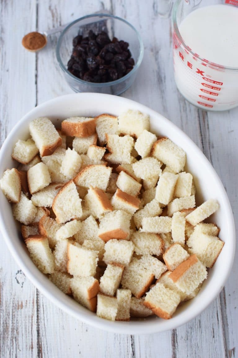 Classic Southern Bread Pudding Recipe with Cinnamon and Raisins
