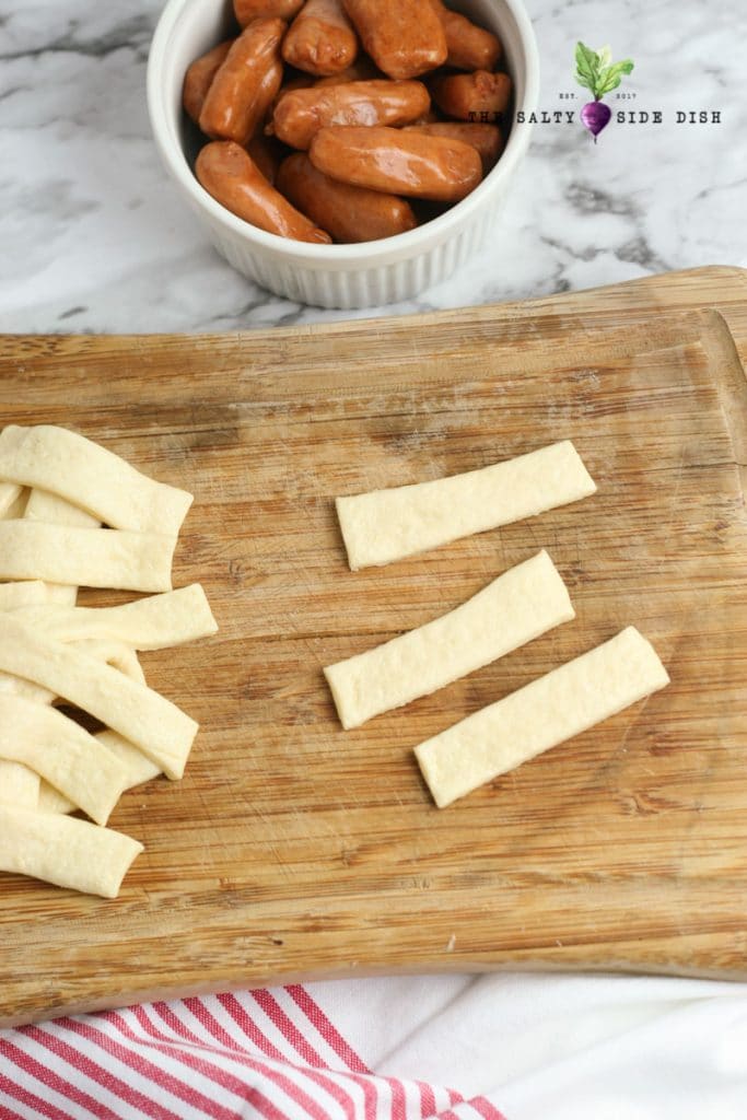 Mini Pigs in a Blanket with Chili Cheese Dip Recipe | Salty Side Dish